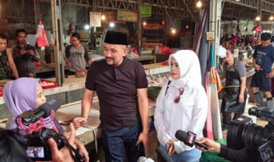 DR. HC. Ari Pribadi Setiadarma Bantu Pedagang Pasar Kranji Kota Bekasi Mengatasi Tantangan ...